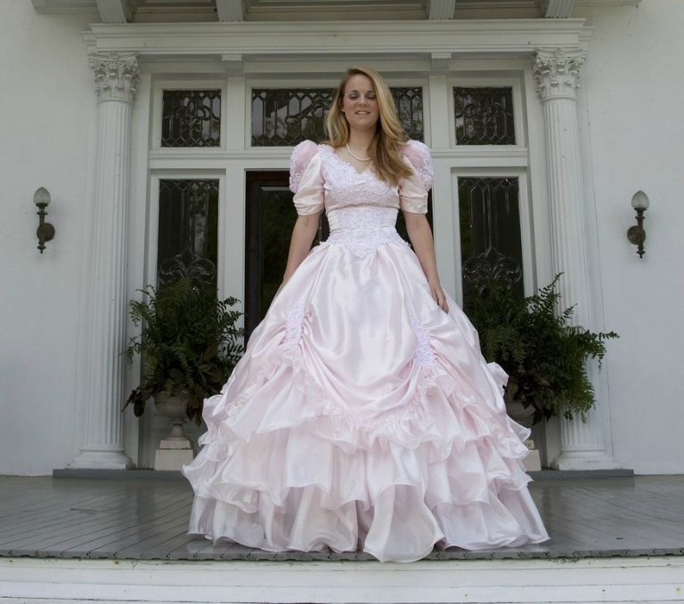 5 Hideous Wedding Dresses | Newlyweds on a Budget