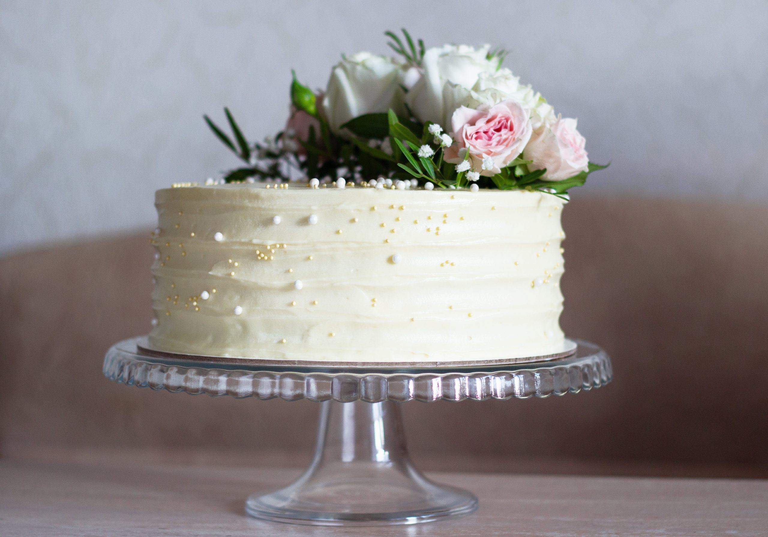 Show Off Your Style With These 5 Budget Friendly Wedding Cake Ideas