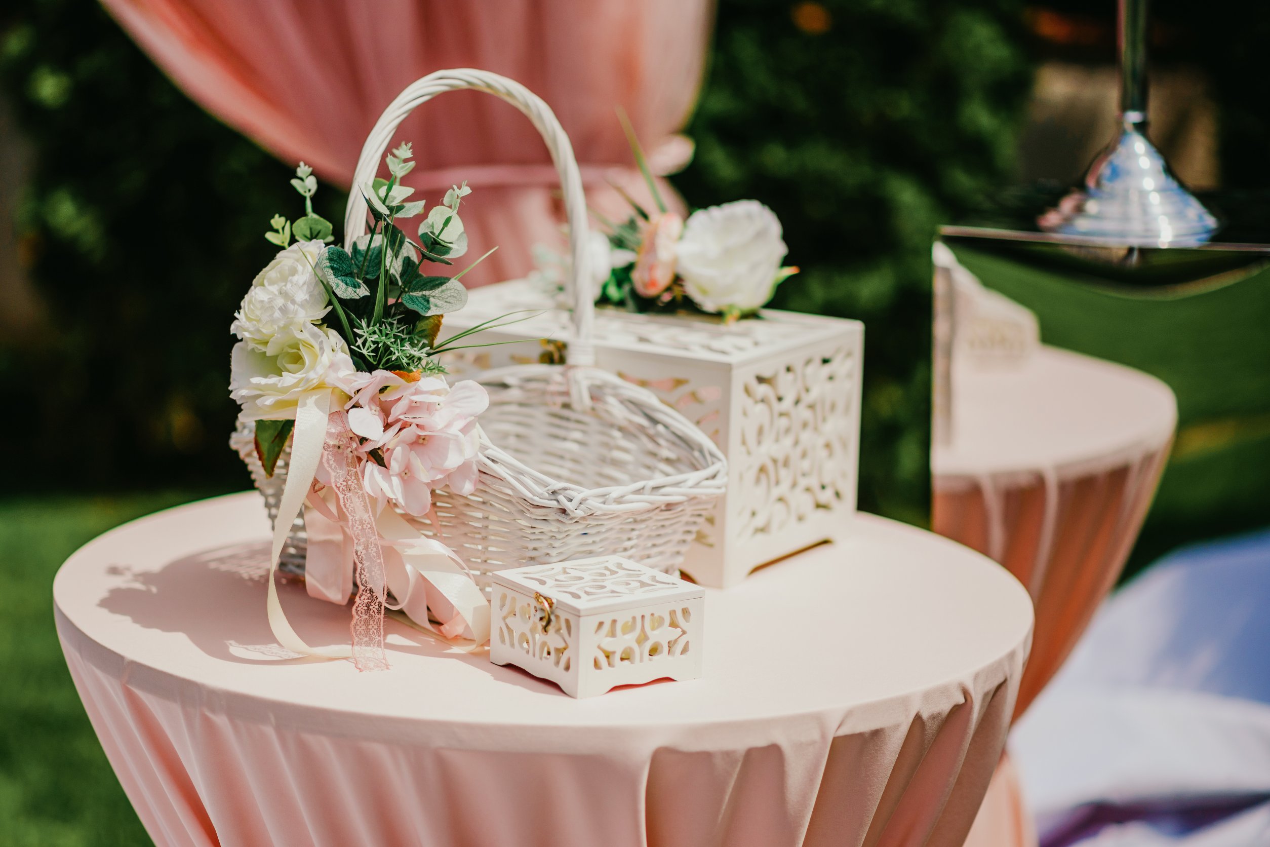 Where to Find Low Budget High Quality Wedding Decorations